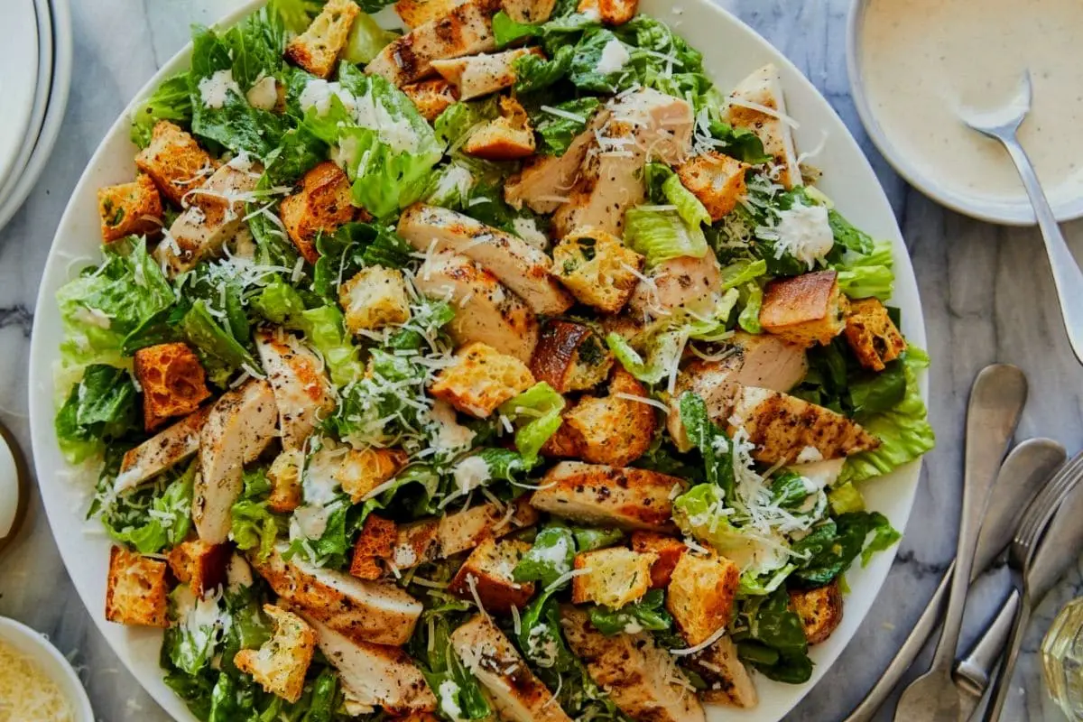 Salade césar au poulet grillé - recette salade